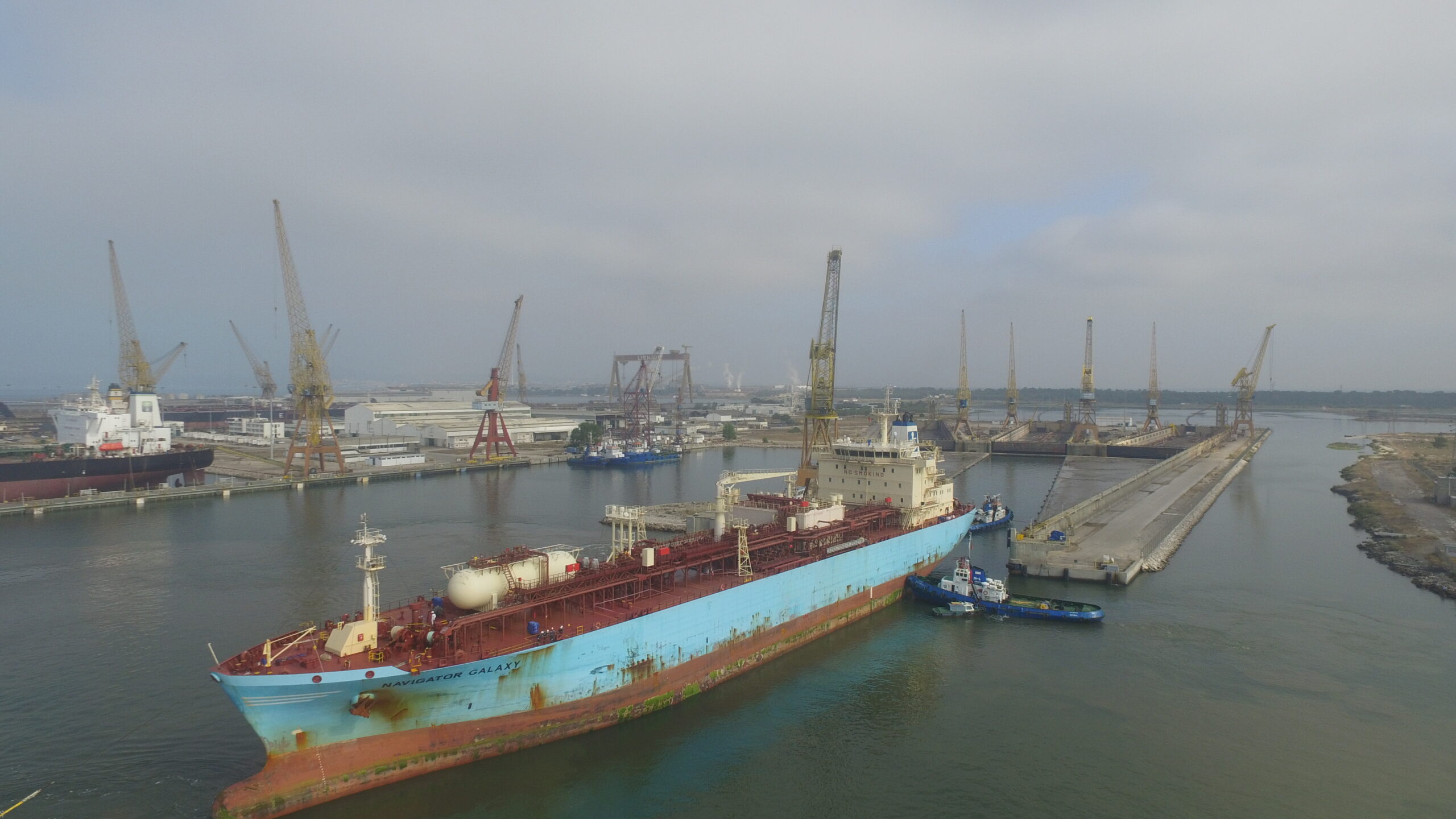 DRY DOCKING LISNAVE SHIPYARD , PORTUGAL | Syncview / Lisbon Photographer